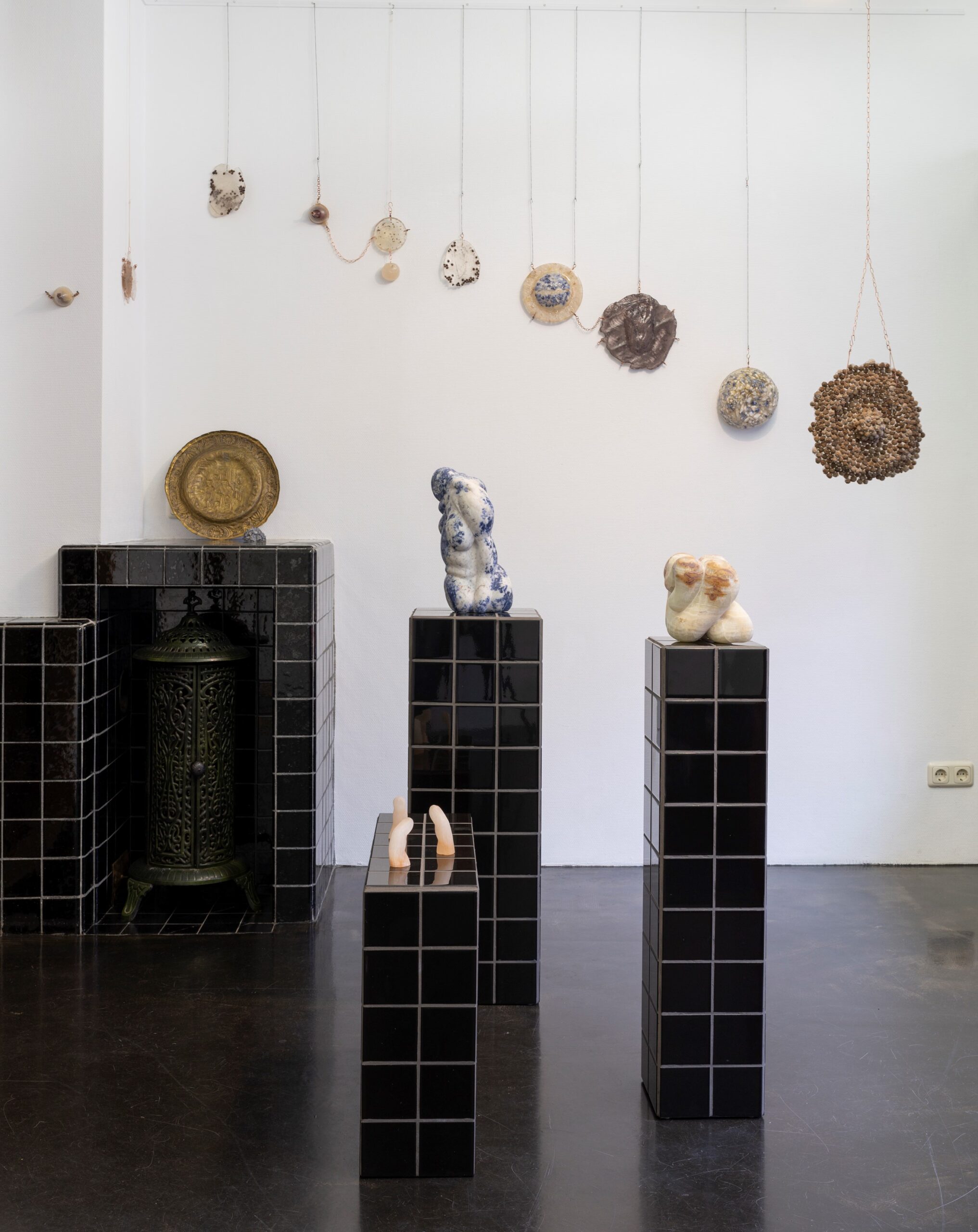 5Making_the_unseen_seen_Freja_Niemann_Lundrup_Tile_pedestals_setup ...